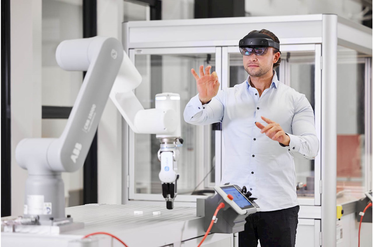 RobotStudio® robot programming takes to the cloud